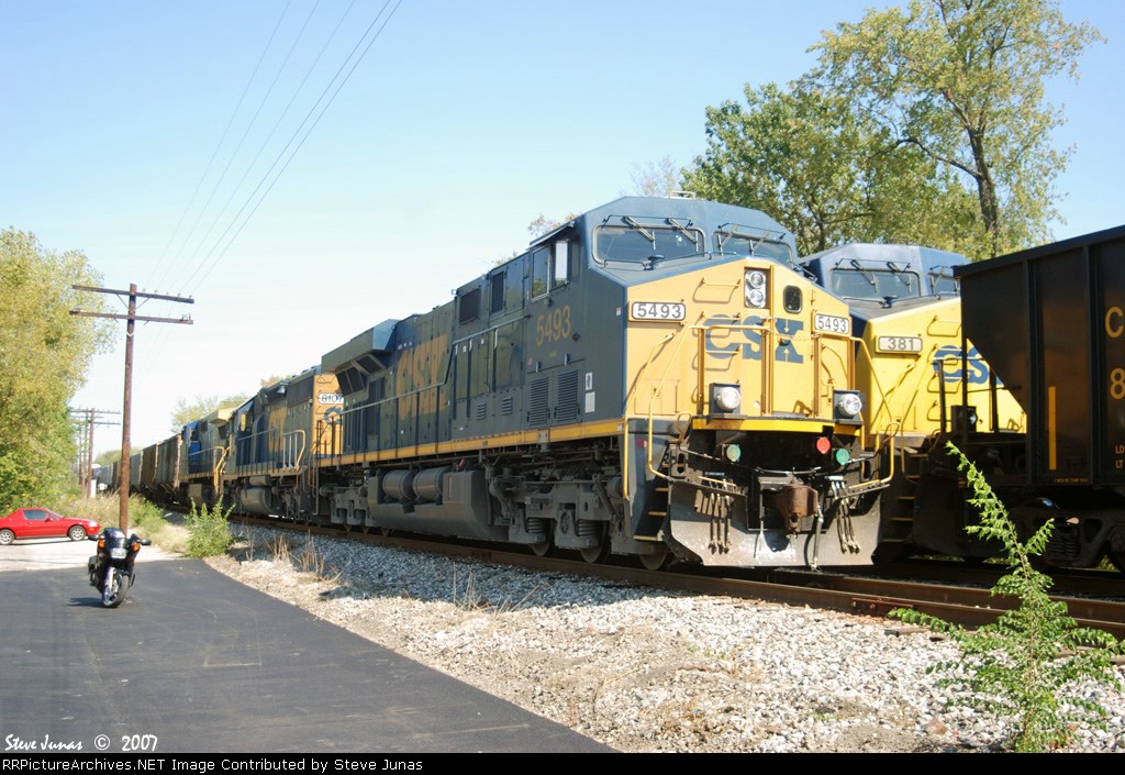 CSX 5493,8107 meet 377 and 381